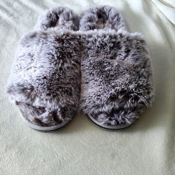 stars above | Shoes | Stars Above Grey Fluffy Slippers Women Medium 78 ...